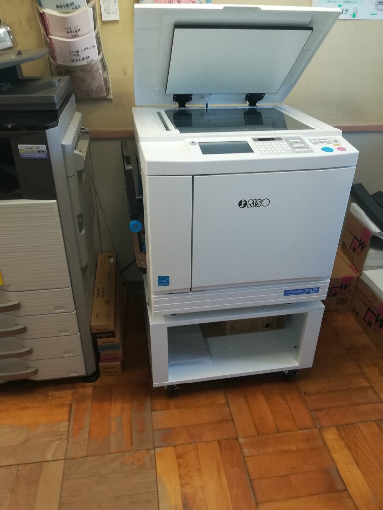 複合機を使用しつつ印刷機導入で作業効率大幅UP！ | syshan株式会社