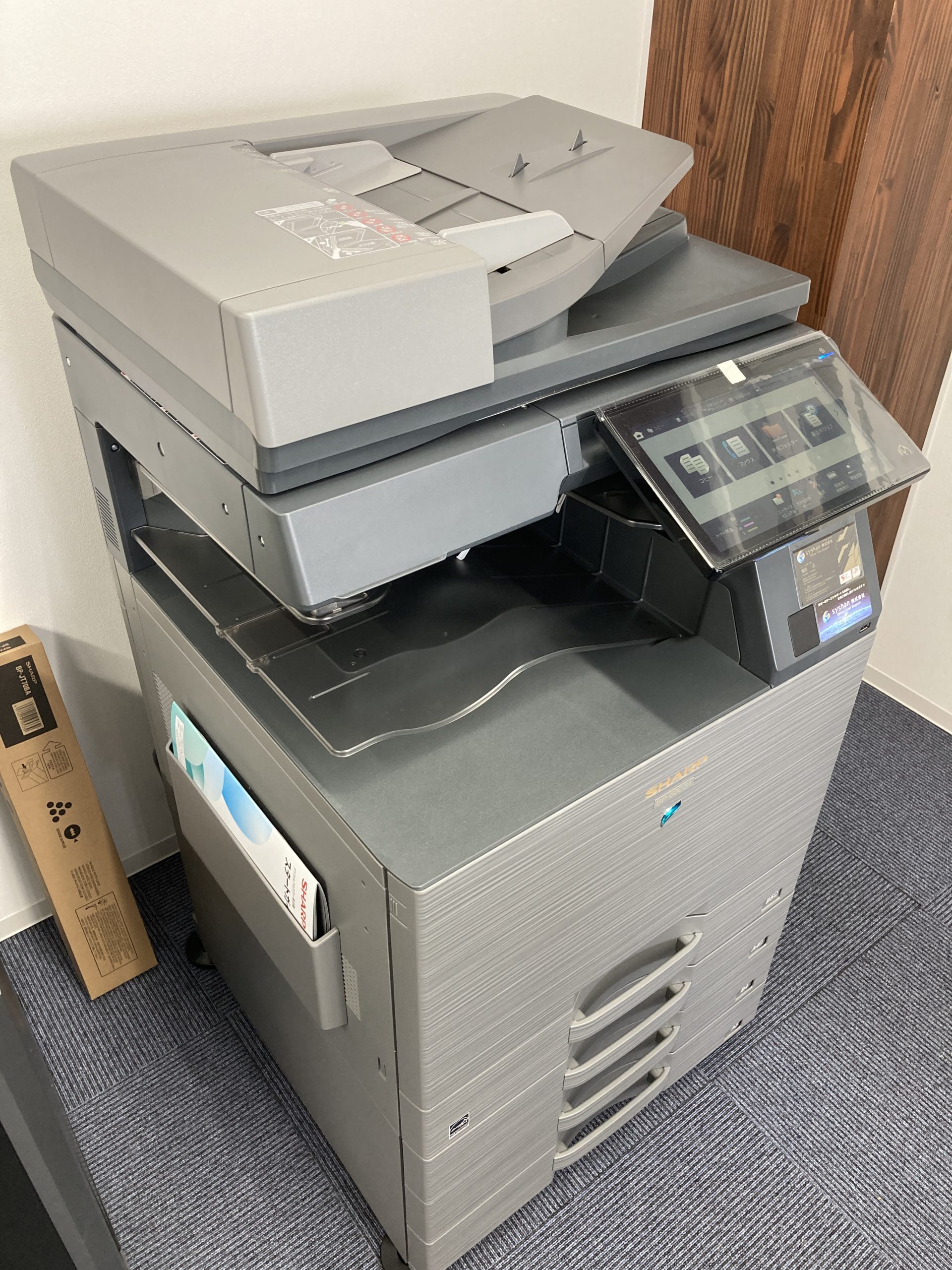 千代田区のお客様新事務所へ最新コピー機SHARP BP-60C31納品！！ | syshan株式会社