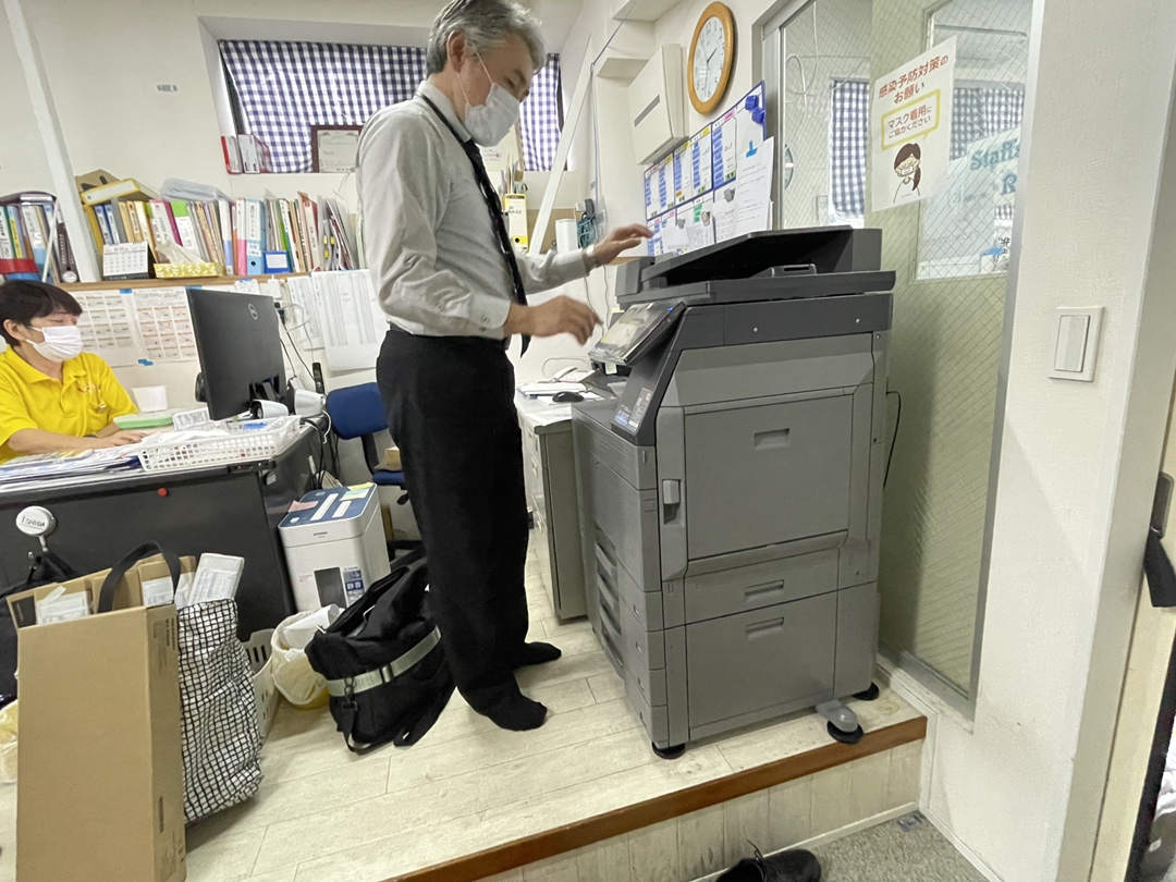 神奈川県の給食製造販売工場にてSHARP BP-50C65 カラー複合機納品完了！ | syshan株式会社