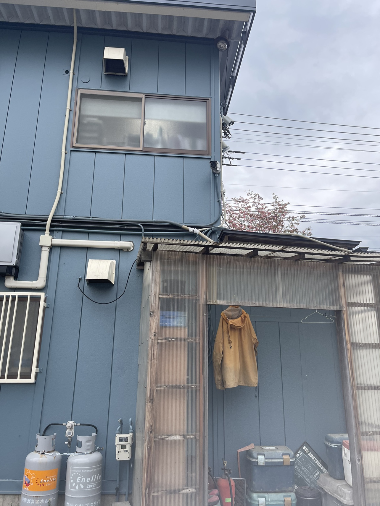 東久留米市内の資材置き場の防犯カメラ工事完了しました！2 | syshan株式会社