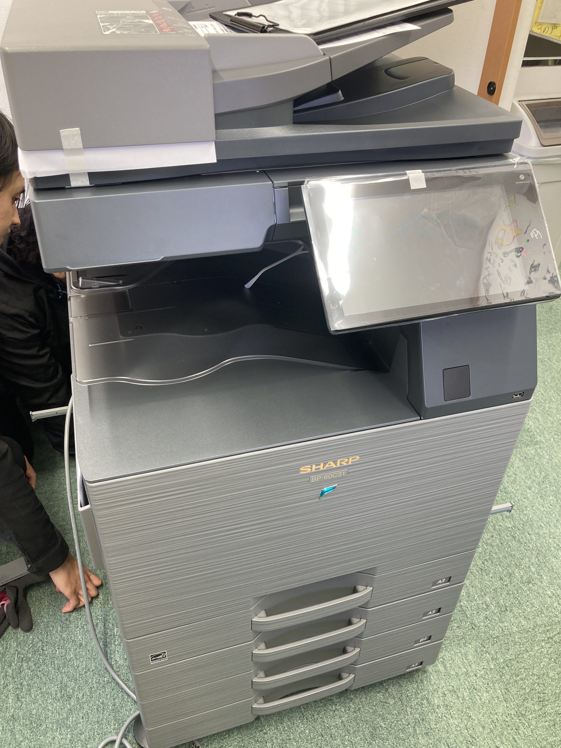 越谷市のお客様へ最新コピー機SHARP BP-60C31納品！ | syshan株式会社